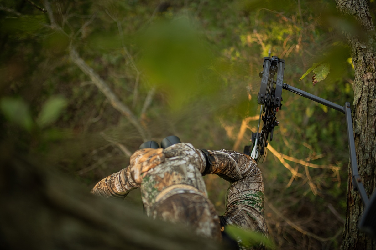 How to Hunt the Phases of the Whitetail Rut - HuntStand