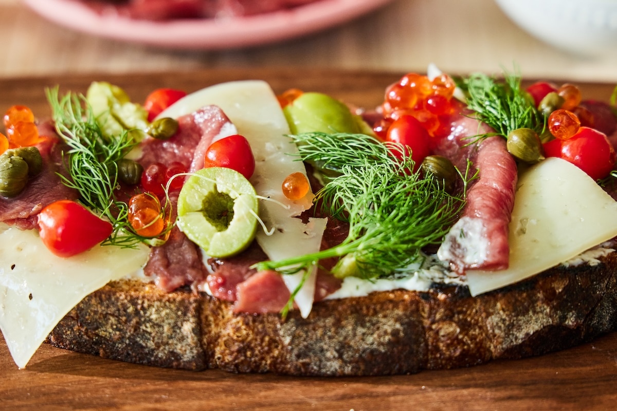 Recipe: Venison Carpaccio Toast - HuntStand